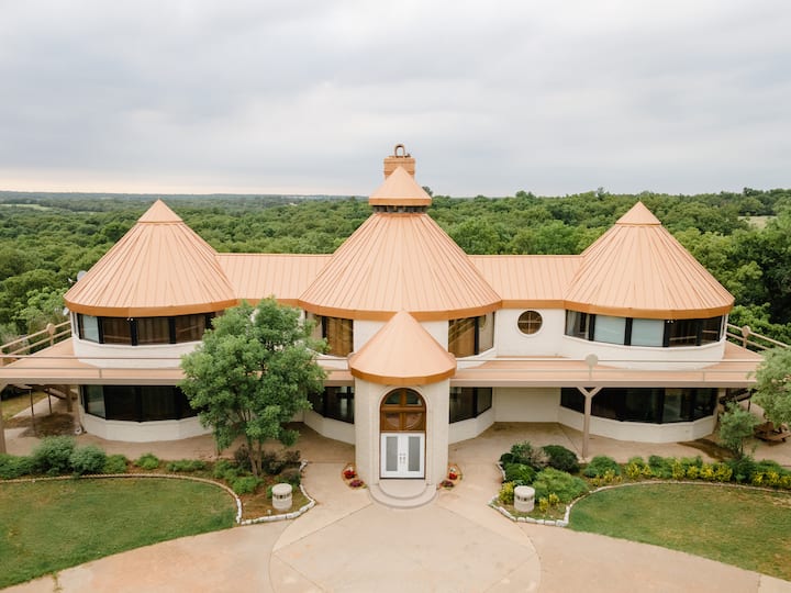 Relax At The Copper Castle - Chandler, OK