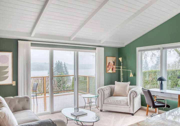 Lake View Relaxing Bellevue Home - Bellevue, WA