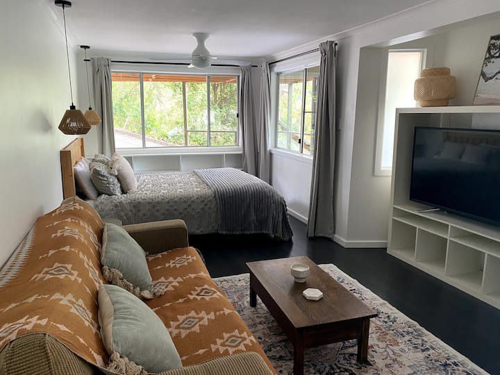 Cozy, Ocean & Bush Retreat - Helensburgh