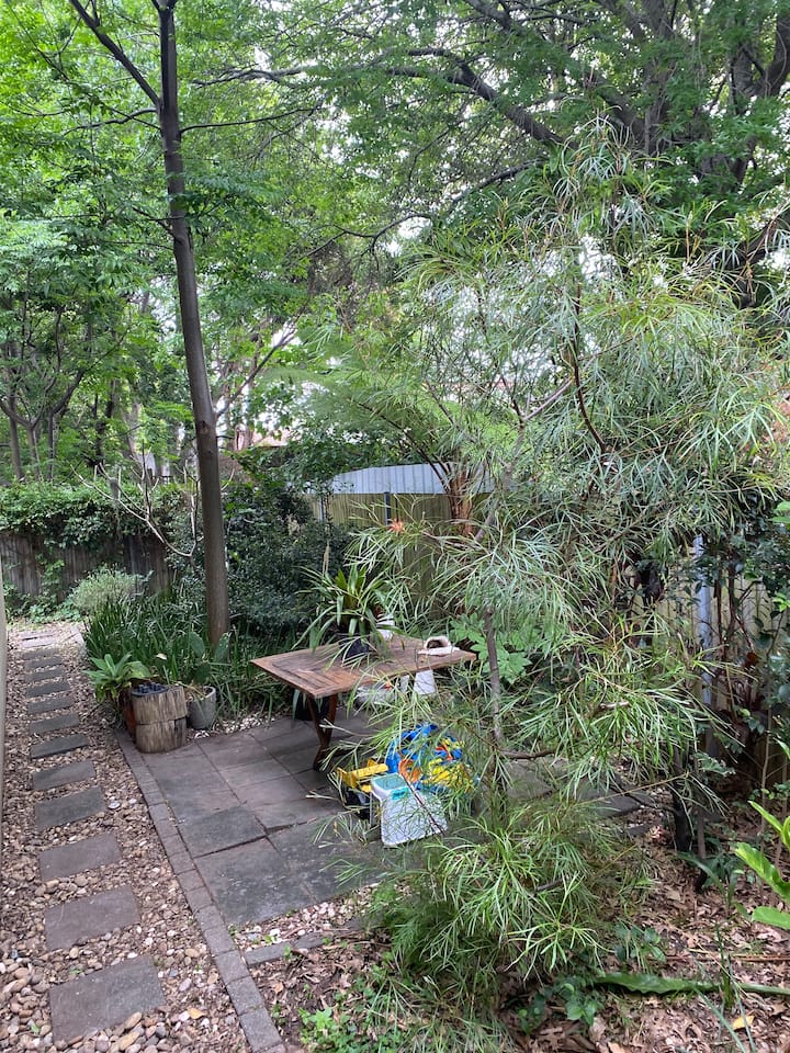 Leafy Inner-city Oasis - Carlton