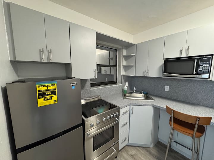 Charming Oasis In Miami Gardens - Miami Gardens, FL