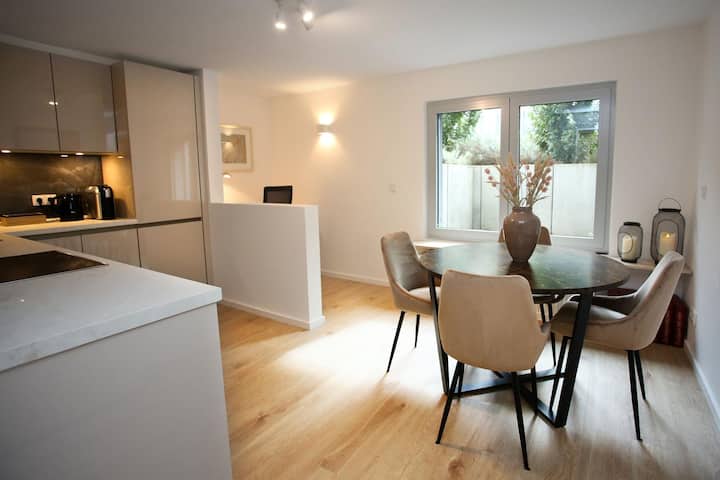 Helles Modernes, Messenahes Appartement - Düsseldorf