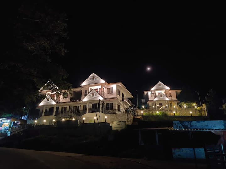 12 Room Property In Marayoor - Marayoor