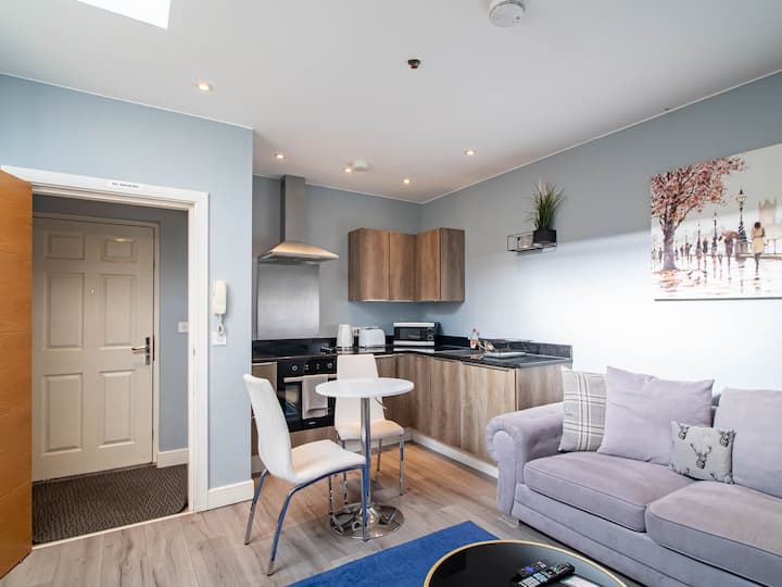 1br | Suite Steps To City Center Fun By Avo - Sheffield