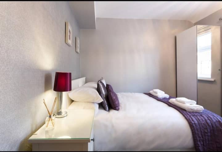 The Light Villa House( Entire Luxury 3 Bedrooms) - Leeds