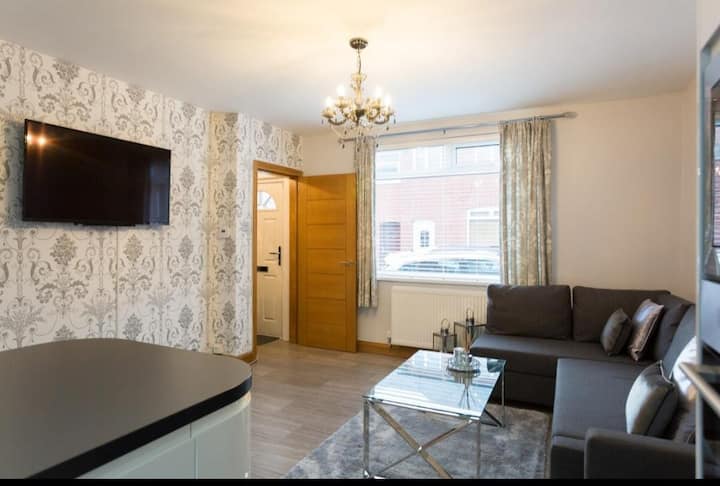 The Light Villa House( Entire Luxury 3 Bedrooms) - Colton - Leeds
