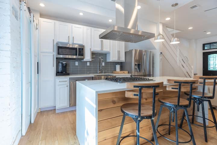Dc Trendy Townhome+free Parking - Washington, D.C.