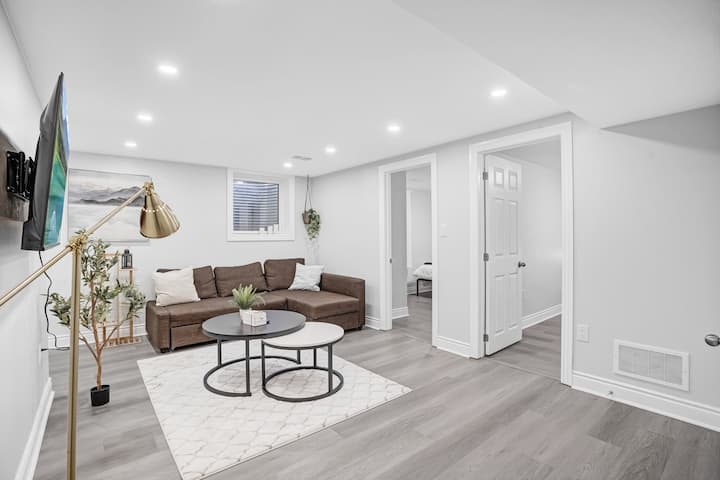 Cozy 2 Bedroom+50" Tv+sleeps 6+lower Unit - Kitchener