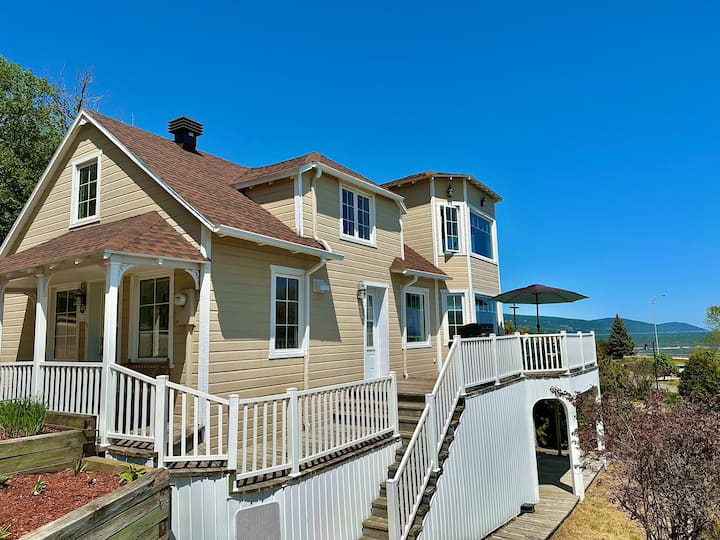 Le Phare Du Quai - La Malbaie