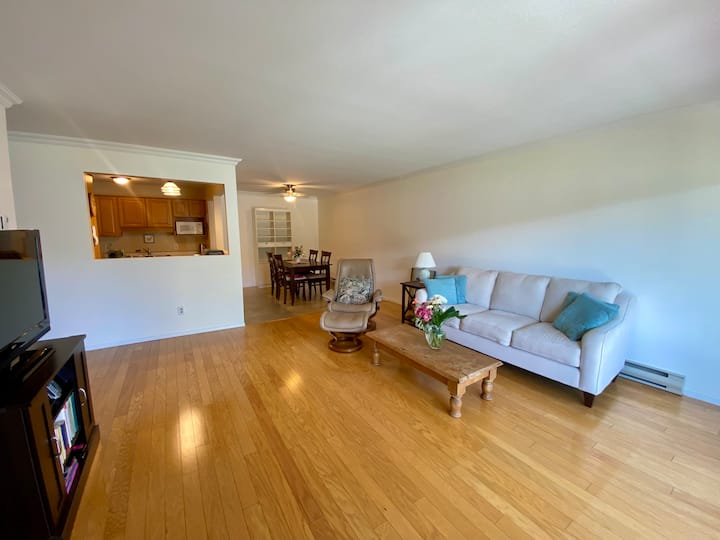 Beautiful, Large & Clean In A Fantastic Location - Penticton