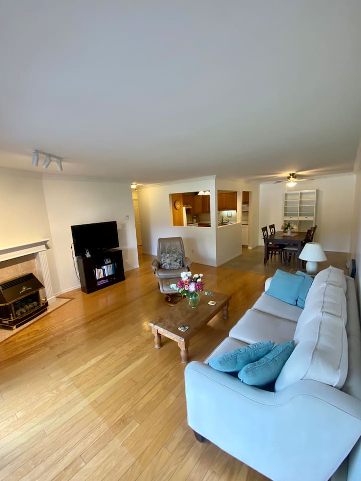 Beautiful, Large & Clean In A Fantastic Location - Penticton