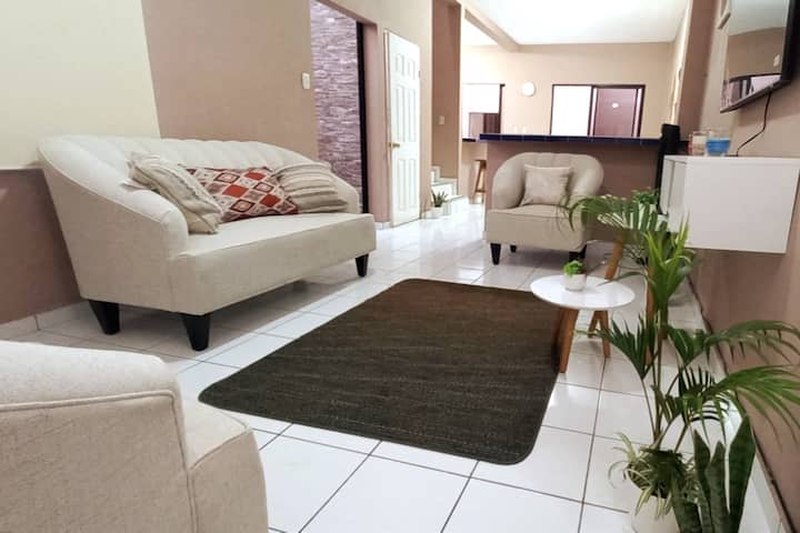 Marron House's 
3 Hab. Con A/c, Wifi
Urb. Arizona - Santa Ana