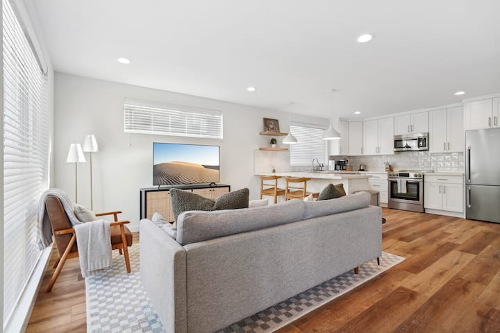 Seattle Oasis, Brand New 2 Bedrooms, Uw, U-village - Seattle, WA