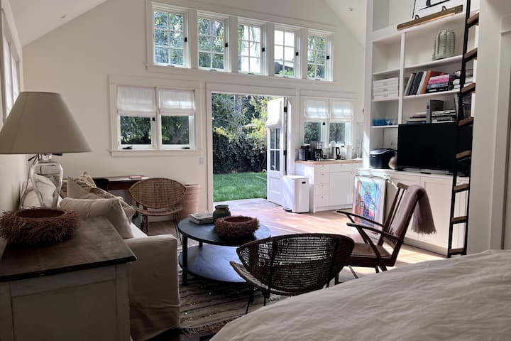 Canyon Palms Hollywood Retreat - Los Angeles, CA