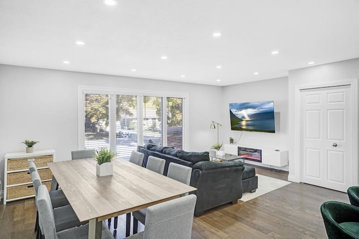 Luxury Estate+renovated 5 Bd+65" - Waterloo