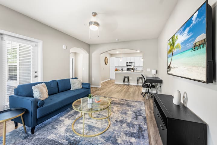 Deluxe 2br Condo | Pool, Gym, Laundry Near Beach - Melbourne, FL