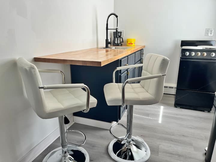 Chic Ny Style Studio (Sleeps 2) - Bloomington