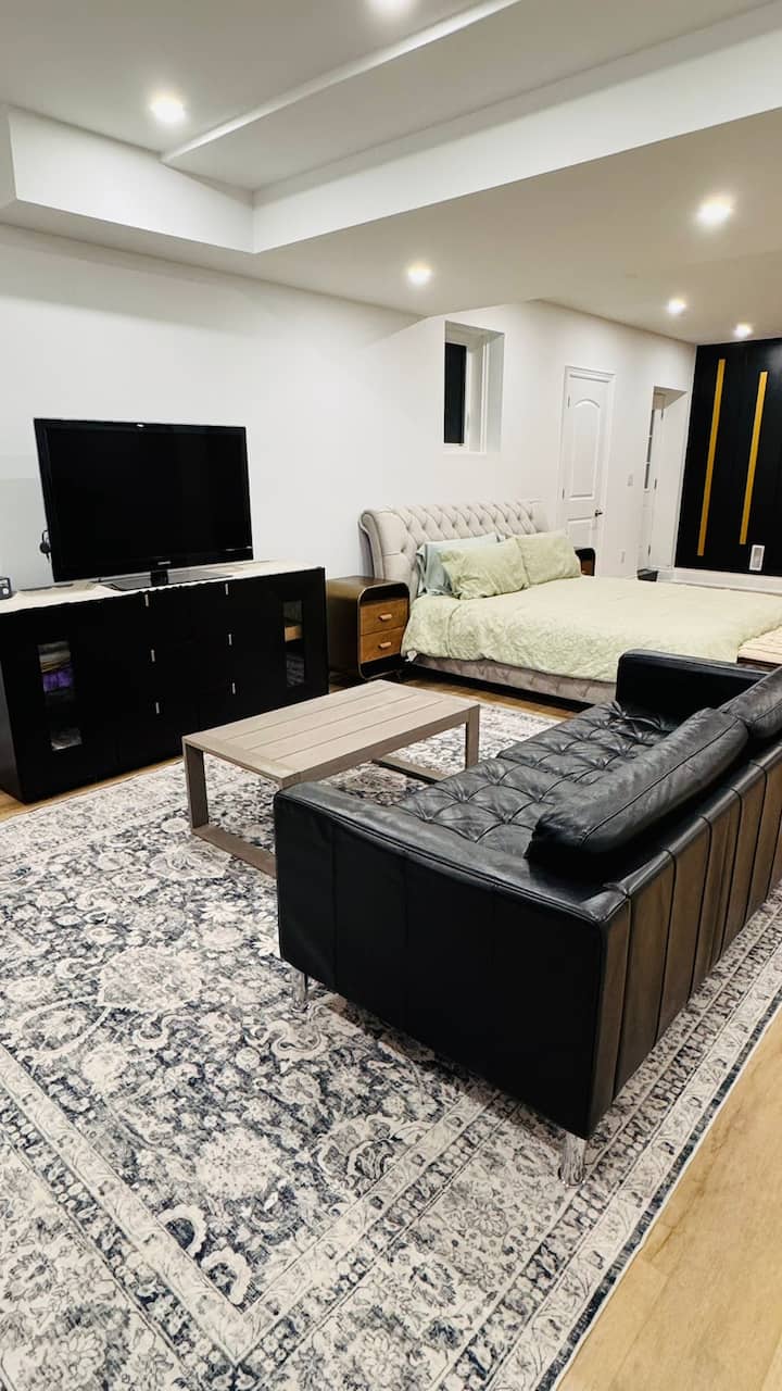 Studio Apartment - Caledon, ON, Canada