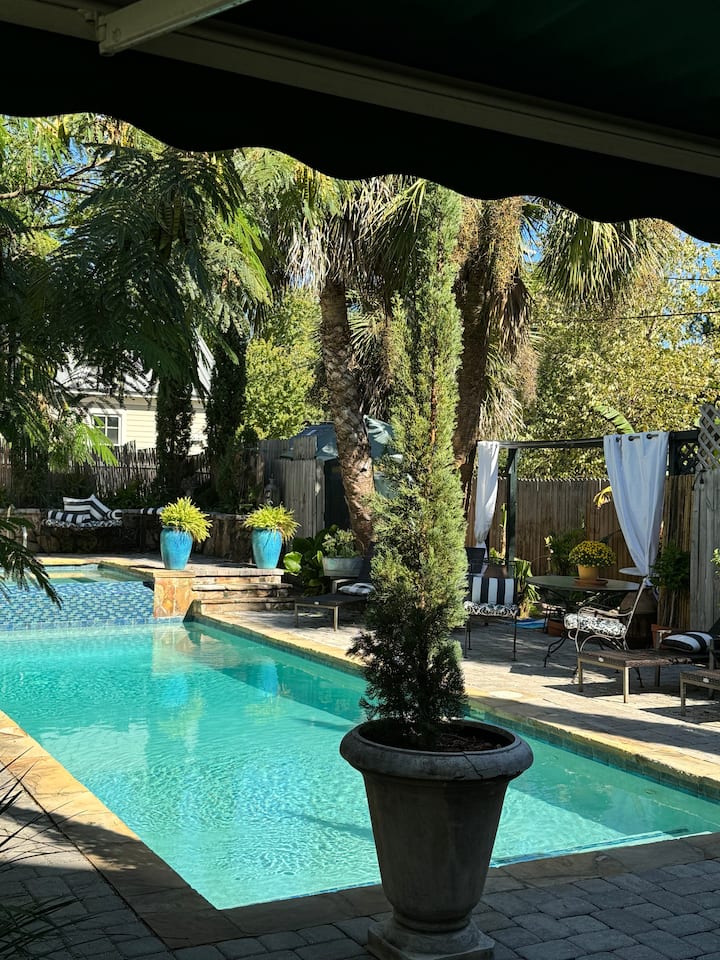 Old Spanish Consulate Poolside - Pensacola