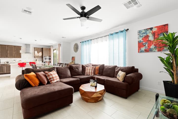 Bright Home, King Bed, Pool, Wifi, Long Stays - Chandler