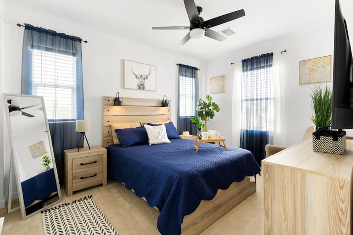 Bright Home - King Bed - Pool - Wifi - Long Stays - Chandler, AZ