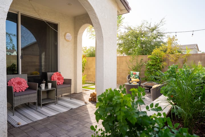 Modern 4br Oasis With Pool In Gated Chandler - Chandler, AZ
