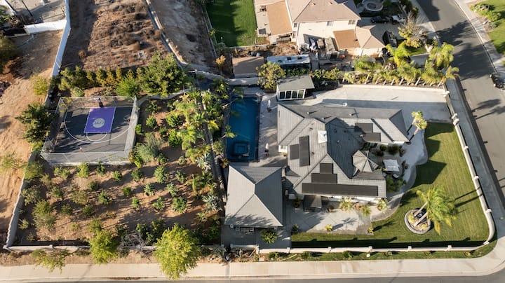 Charming Oasis & Stylish Getaway - Riverside, CA