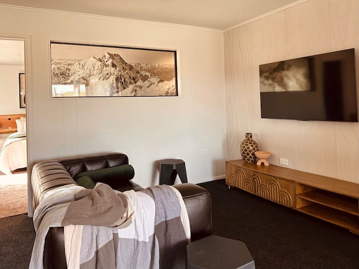 Jade Suite With Beach & Lake Access + Jacuzzi - Hokitika