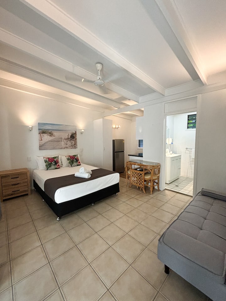 Superior Queen Studio At Amaroo - Townsville