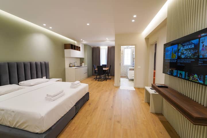 2 Steps From City Center Apt 3.1 - Tirane