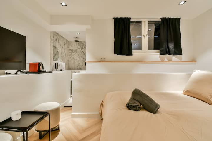 Canalstreet Chic + Open Shower - Amsterdam