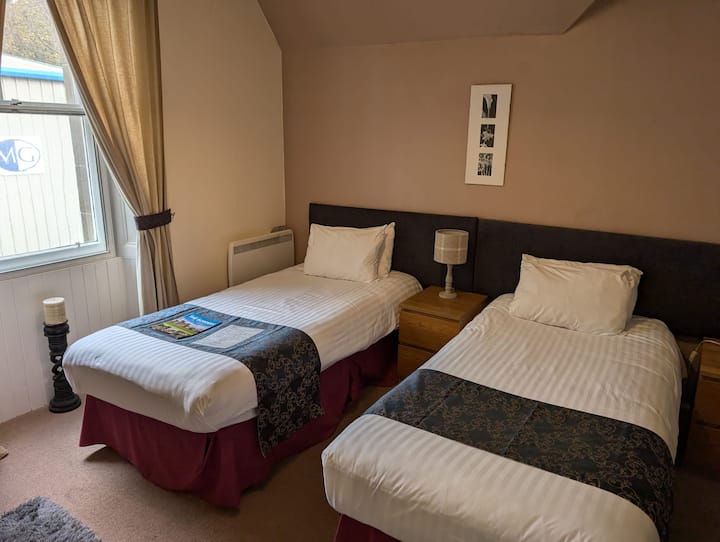 Gordon Arms Hotel Room 4 - Peebles