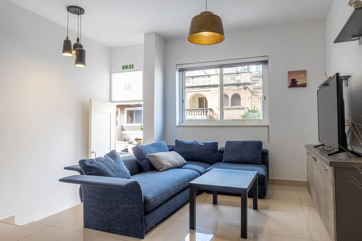 Renovated 2-bedroom Apartment - Malta