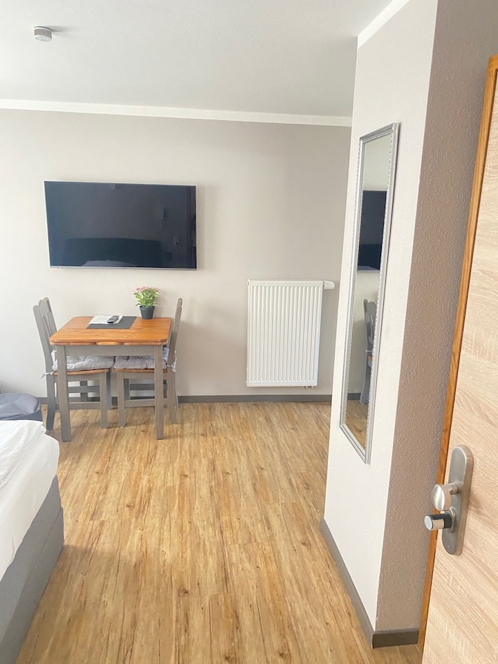 Motel Q -Zimmer 002 Mit Küche Und Bad - Dingolfing