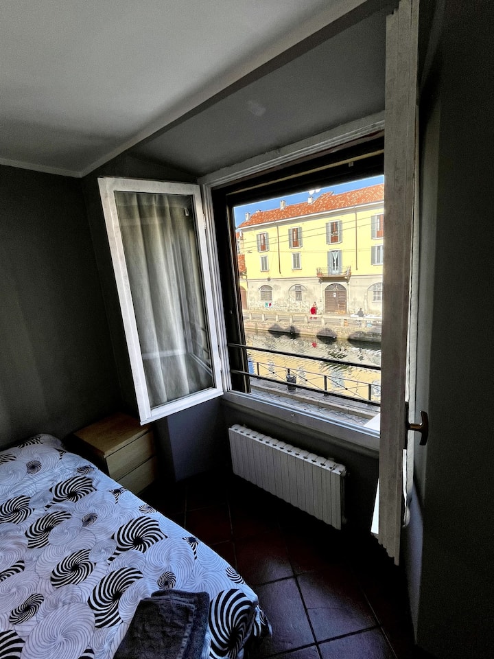 Canal View - Cozy Apartment - Milan