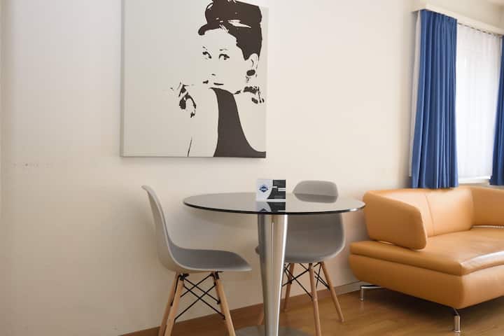 City-studio - Sweet And Modest (Crown 14) - Zürich