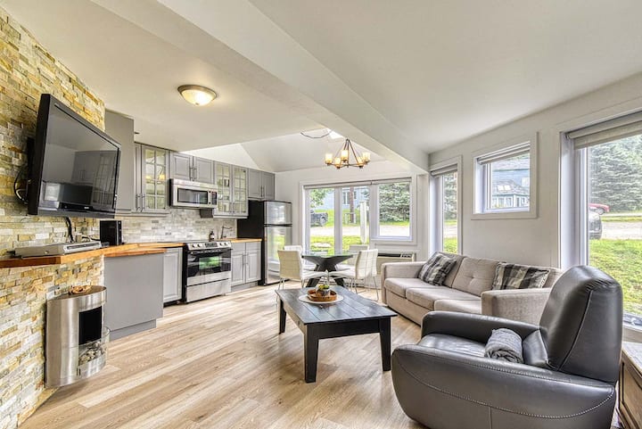 La Chouette: Ski Out Condo On The Voyageur Trail! - Mont-Tremblant