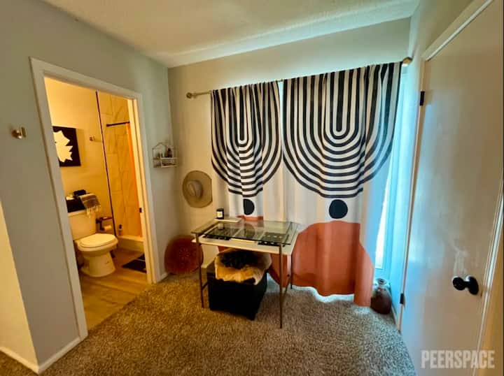 Peaceful Creative Home With Pool - San Bernardino, CA