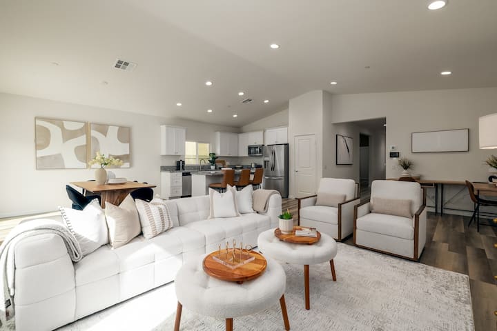 Modern Elegance 4 Br/3 Ba - Menifee, CA