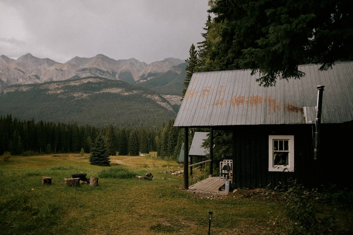 Rustic Mountain Cabin Beaverfoot Lodge - Yoho National Park Of Canada