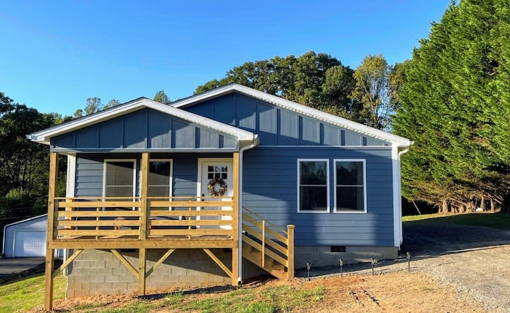 Charming Bungalow On Va/nc Line - Virginia