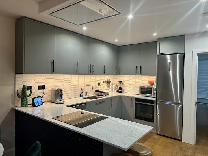 London Family Home - 9m Walk To Train - Hot Tub - イルフォード
