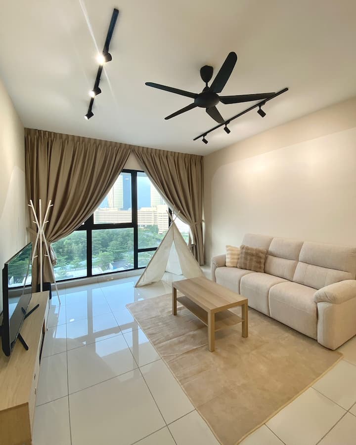 Mosaic Southkey 4br/14 Pax - Johor Bahru