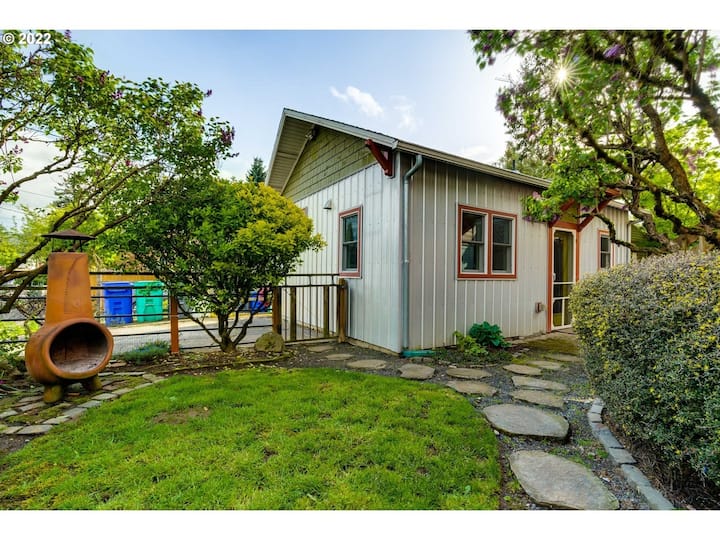 Walkable, Charming Guest House - Hayden Island - Portland