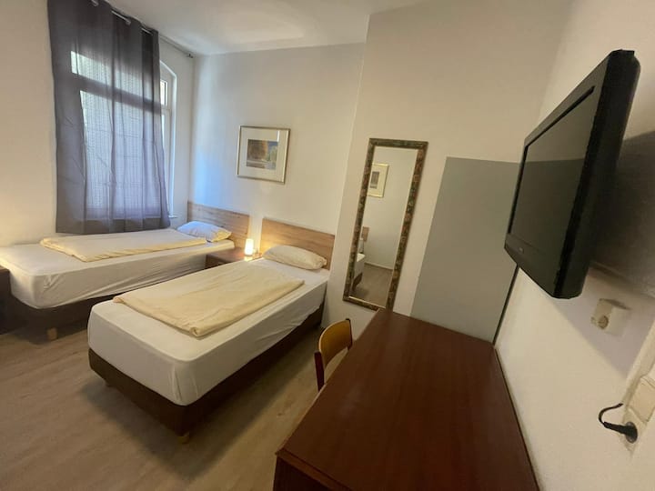 Worker Accommodations In Linden-mitte, Near The B6 - Hannover