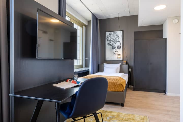 Medium Studio With Kitchen In Ehrenfeld - Cologne