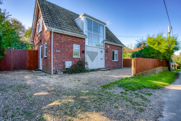 Peaceful Coastal House Near Beach - Cromer