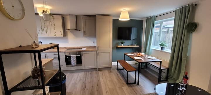 Modern 4 Bed House Newcastle Upon Tyne - Kirkley Hall Zoological Gardens