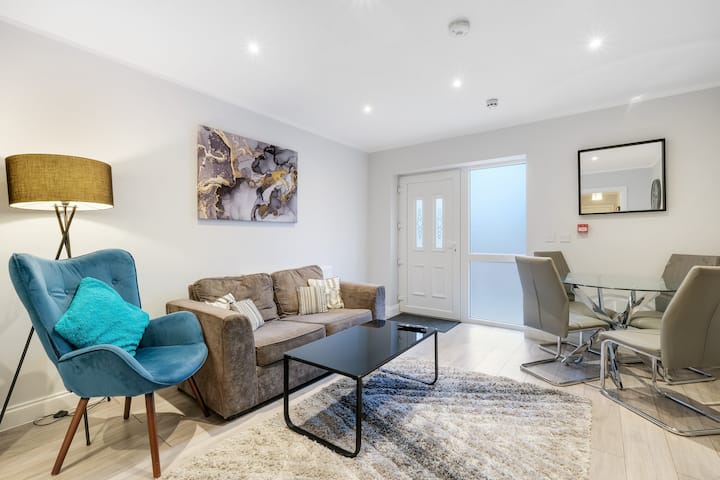 2 Bdr Penthouse With Parking High Wycombe Apt. 06 - Adams Park Stadium