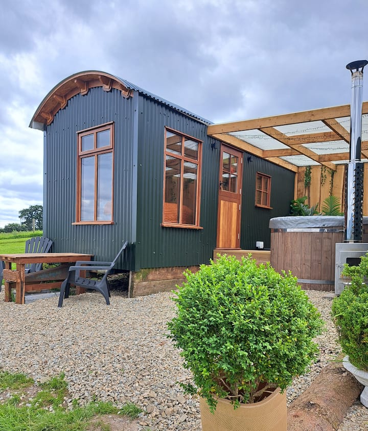 Fern Shepherds Hut - Clitheroe